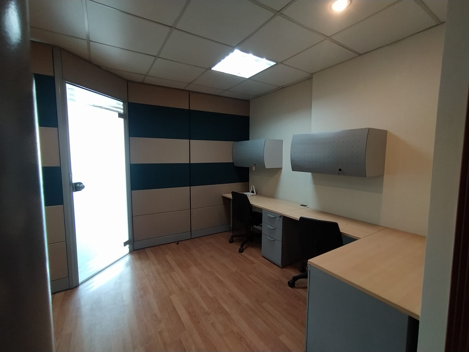 Se arrienda Oficina amoblada de 48.13 m2 área útil y 11.14 m2 de terraza en el Edificio Business ...